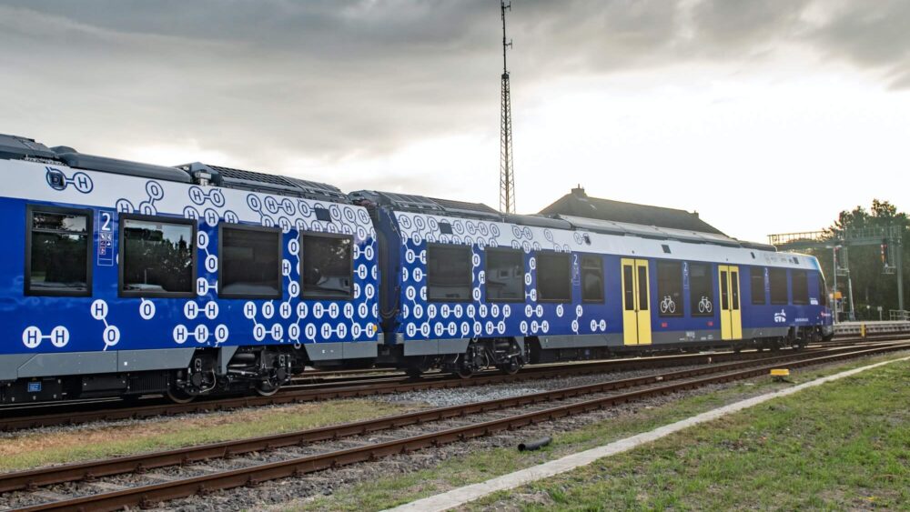 El tren Coradia iLint recorre 1.175 kms con un solo deposito de ...